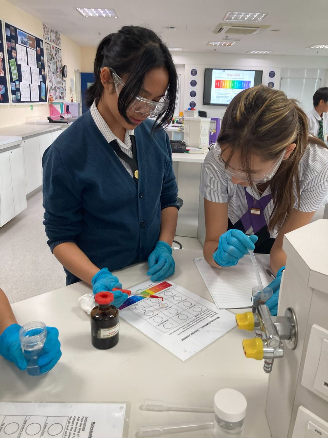 Key Stage 3 Scientists Go Micro! - Epsom College Malaysia